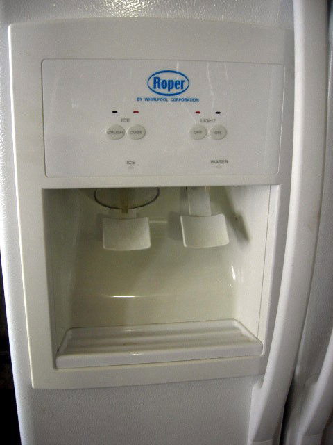 69: ROPER SIDE BY SIDE REFRIGERATOR : Lot 69