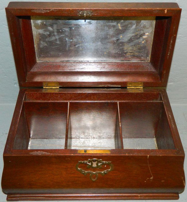 Signed Colonial Williamsburg tea caddy. : Lot 293