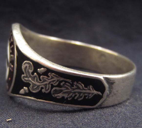 GERMAN NAZI ENAMELED ADOLF HITLER RING - SZ. 13 : Lot 361