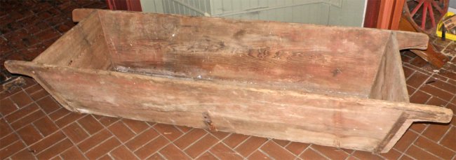ANTIQUE HOG SCALDING TROUGH : Lot 87