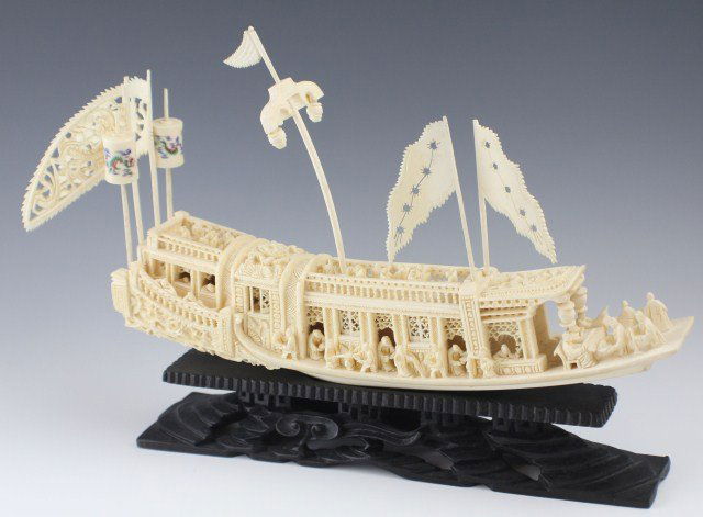 INTRICATELY CARVED CHINESE IVORY BOAT : Lot 25290