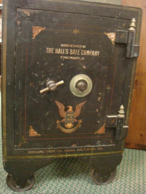 20: HALL's SAFE CO. 1906 Iron Safe with Combination: : Lot 20