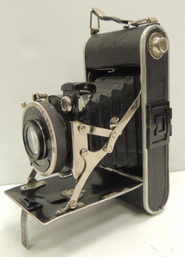 165: Ihagee folding camera with compur by F. Deckel-Mün : Lot 165