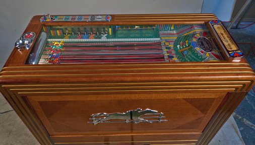 5 Cent Paces Races Horse Race Console Slot Machine : Lot 415