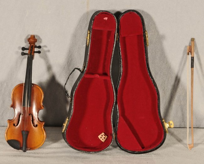WOOD CARVED MINIATURE VIOLIN. FITTED CASE. GOOD. 7 : Lot 5