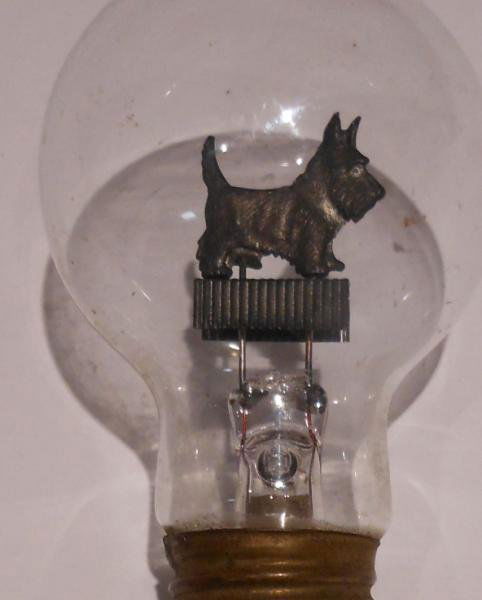 VINTAGE AEROLUX SCOTTIE DOG LIGHT BULB : Lot 418