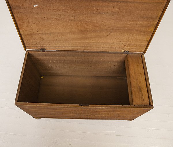 Sponge Grain Dower Chest : Lot 104