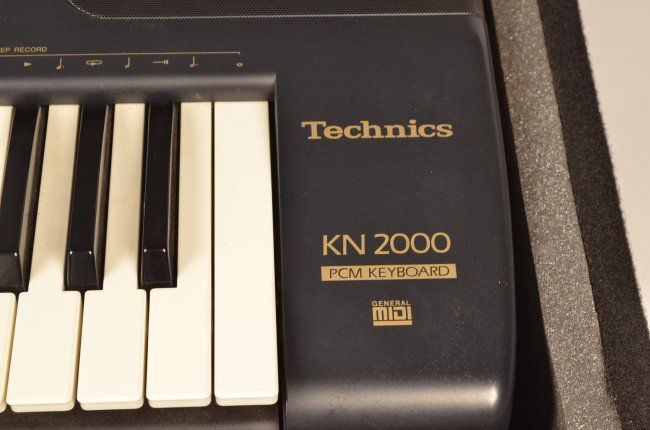 Technics KN2000 PCM Keyboard : Lot 125A
