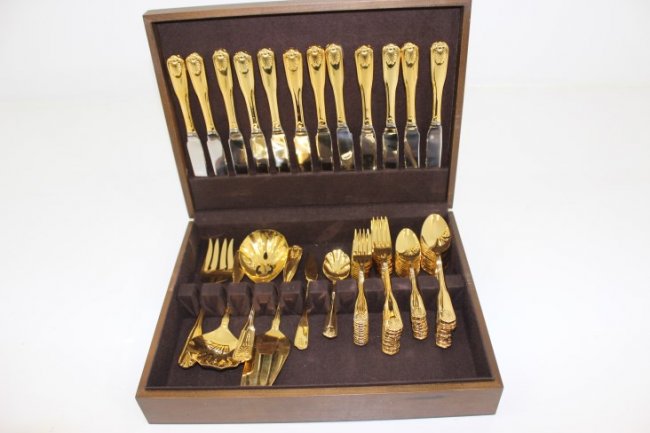 Retroneu 24k gold electroplate flatware set : Lot 131
