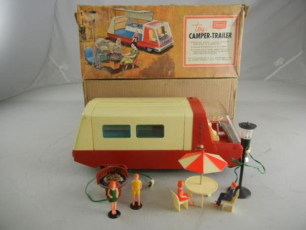Vintage Sears Battery Operated Toy Camper Trailer #4325 : Lot 1017