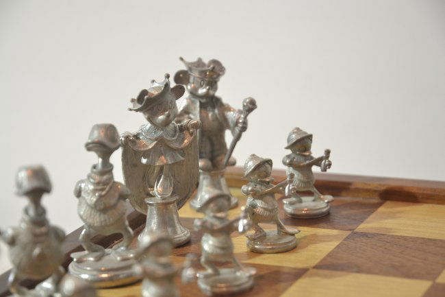 WALT DISNEY CHARACTERS PEWTER CHESS SET : Lot 436
