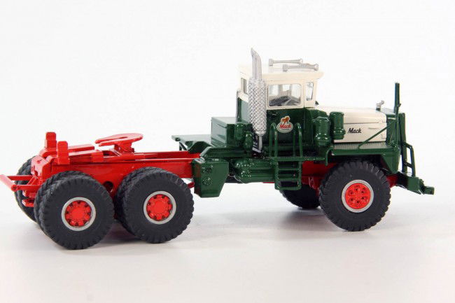297: Mack M45-SX Green Heavy Tow : Lot 297