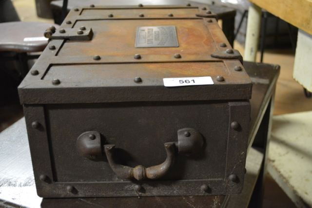 Wells Fargo Strong Box : Lot 561