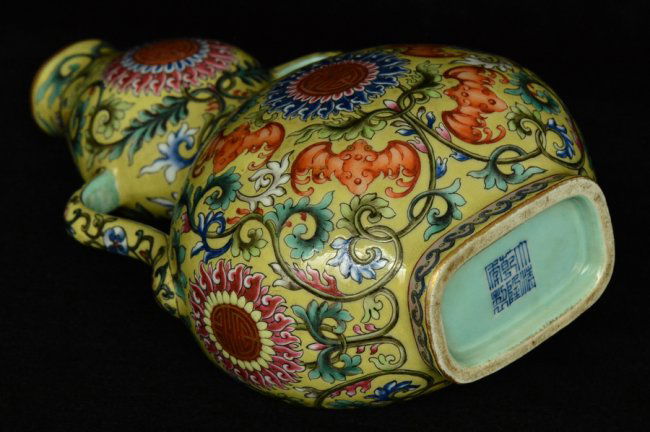 $1 Chinese Moon Flask Qianlong Mark & Period Box : Lot 75