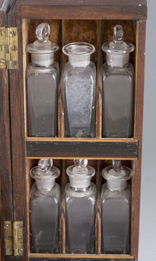 Traveling Apothecary Cabinet : Lot 72