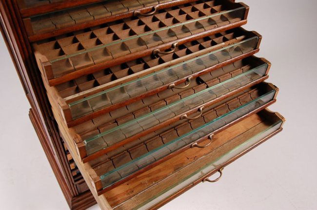 BELDING BROS & CO SILK THREAD CABINET : Lot 90