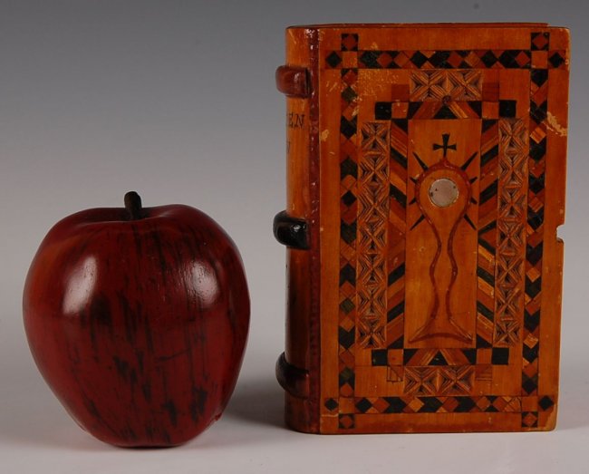 FOLK ART MARQUETRY SPRUCE GUM BOX W/ HEARTS : Lot 264