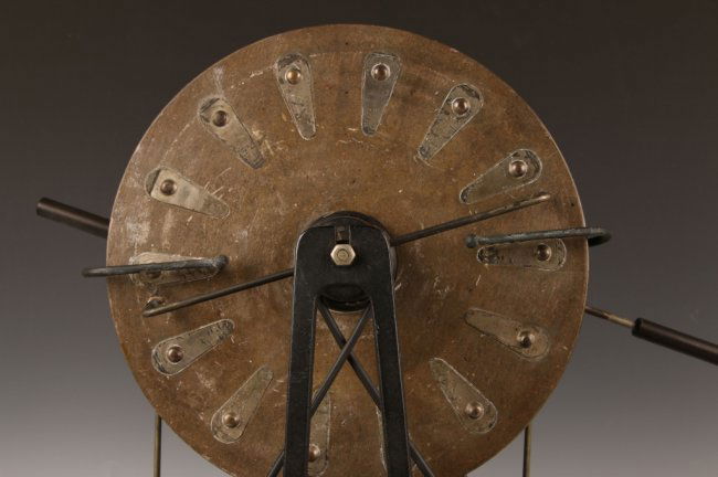 ANTIQUE ELECTROSTATIC GENERATOR, STANDARD SCIENTIFIC CO : Lot 53