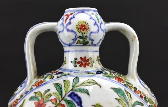 Chinese Ming WuCai Porcelain Vase : Lot 40