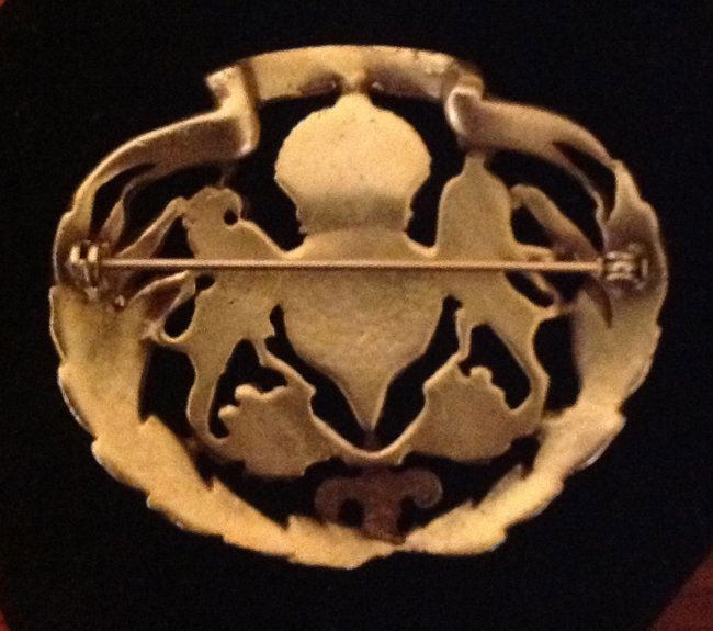 House of Stuart Royal Crest Brooch : Lot 1018