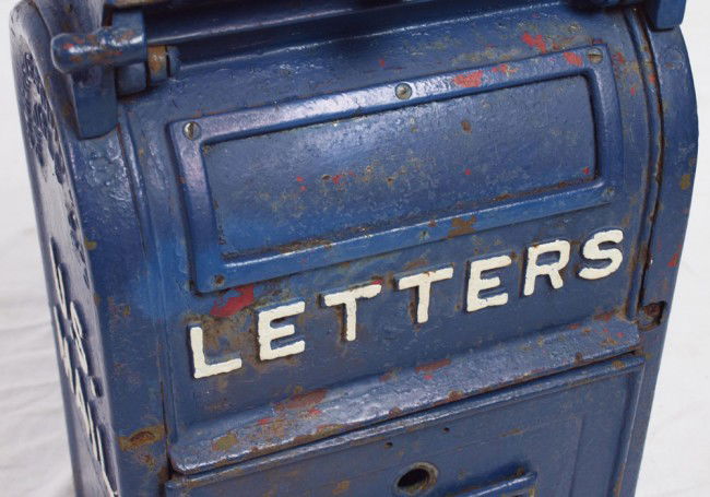 413: VINTAGE CAST IRON US LETTER BOX : Lot 413