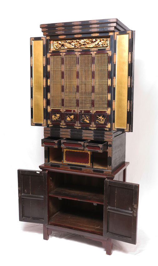 8: 3 PART ORIENTAL ALTAR CABINET SHRINE : Lot 8