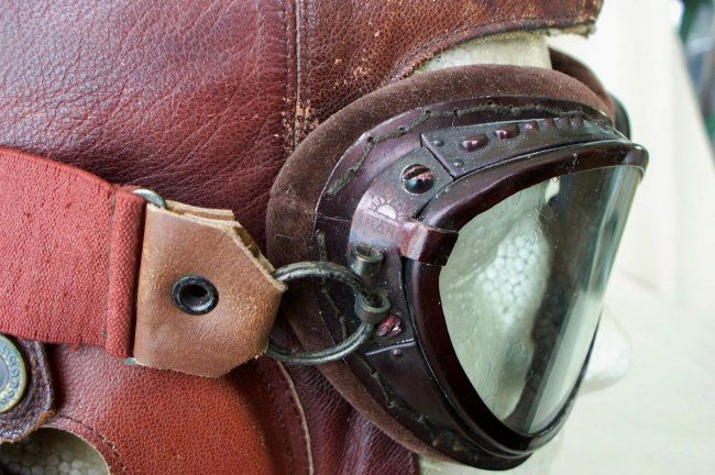 280: JAPANESE LEATHER BOMBER FLIGHT HELMET : Lot 280