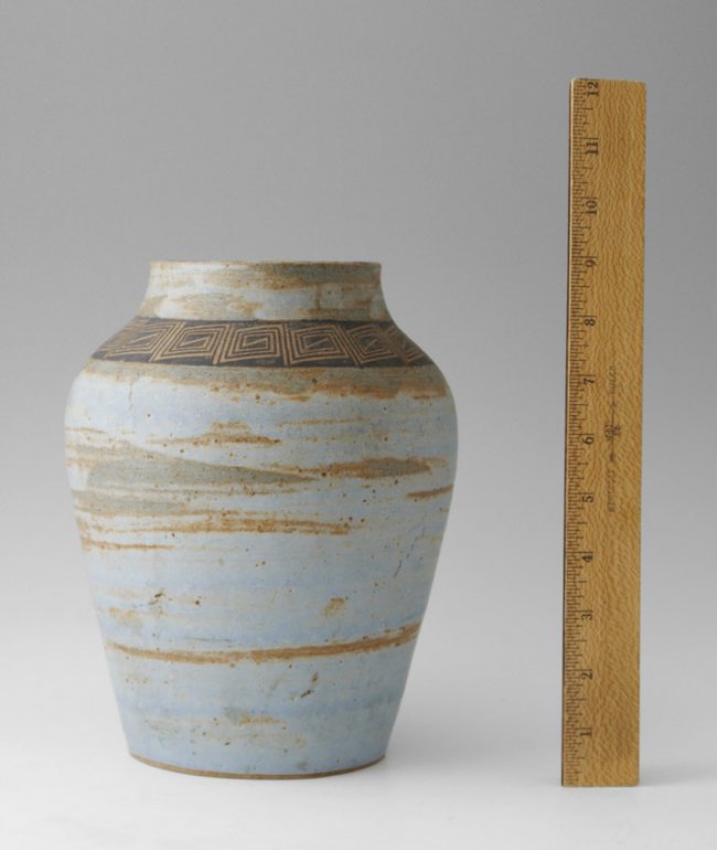 KATHLEEN NEZ SOUTHWEST POTTERY VASE : Lot 1353