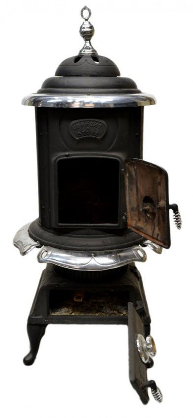 69: VINTAGE CAST IRON "COMFORT STOVE" : Lot 69