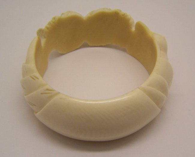 museum piece african couple carved ivory bracelet : Lot 493