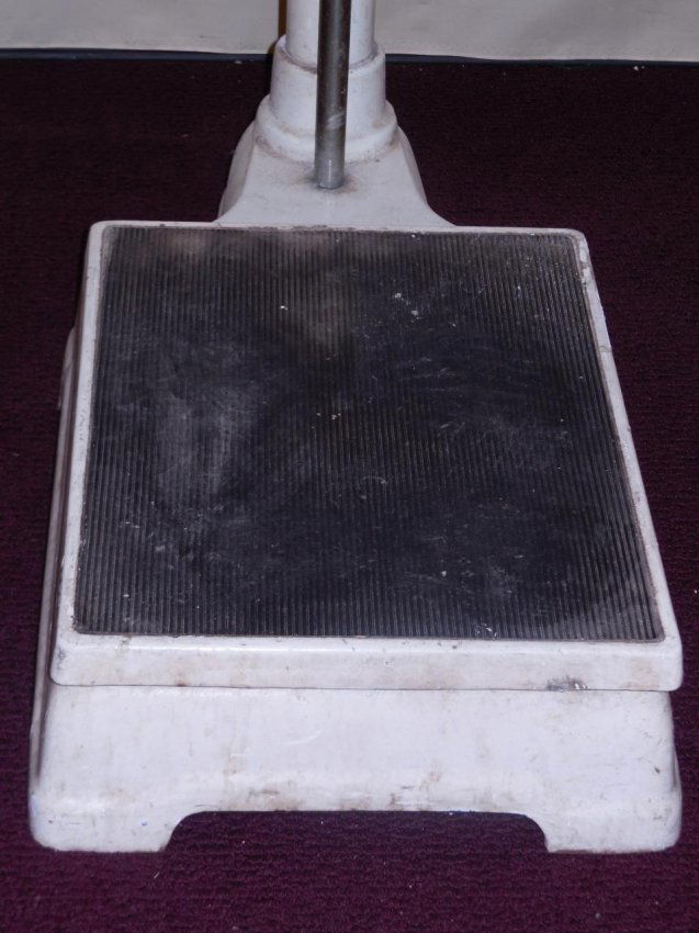 Vintage Continental Scale Works Medical Scale : Lot 11