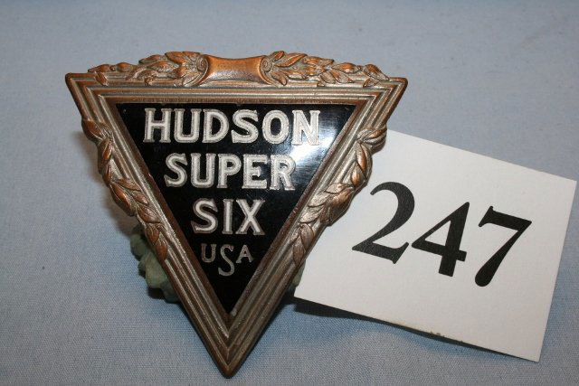 Hudson Super Six triangle auto emblem : Lot 247