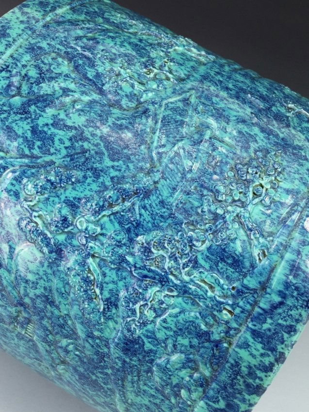 A FINE CARVED LUJUN GLAZED BRUSH POT : Lot 66