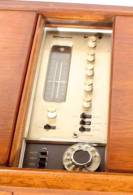 304: SCARCE 1967 SEEBURG HOME STEREO CONSOLE HSC1 : Lot 304