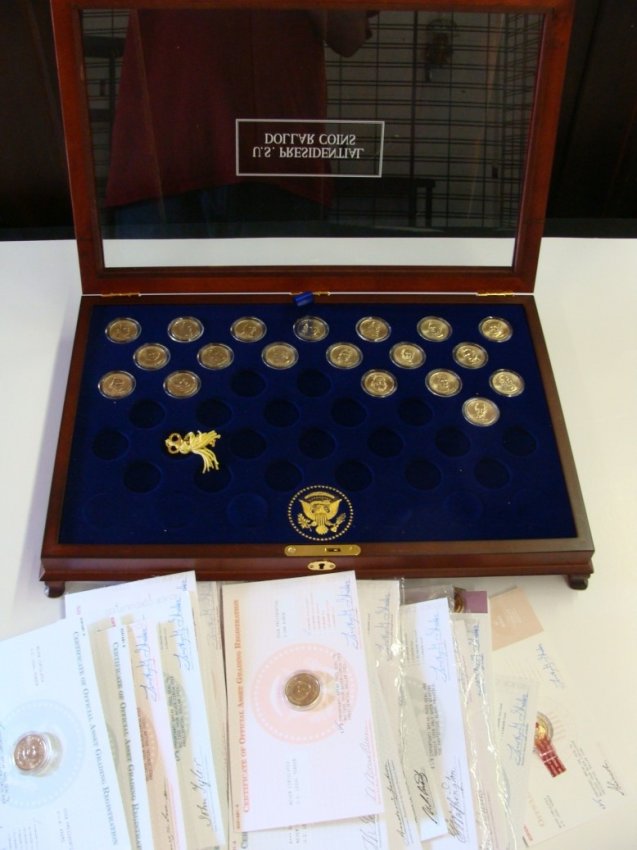 US Presidential Dollars Display Case with 52 Coins : Lot 299
