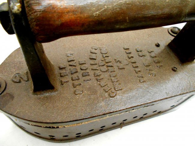Antique Steam Iron : Lot 521