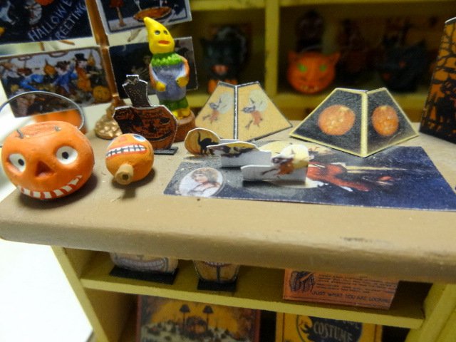 Lew Kummerow Miniature Halloween Store : Lot 855