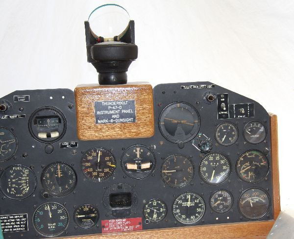 WWII P-47 COCKPIT WINDSHIELD & INSTRUMENT PANEL : Lot 4277