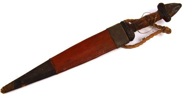 ANTIQUE AFRICAN TRIBAL DAGGER : Lot 1116