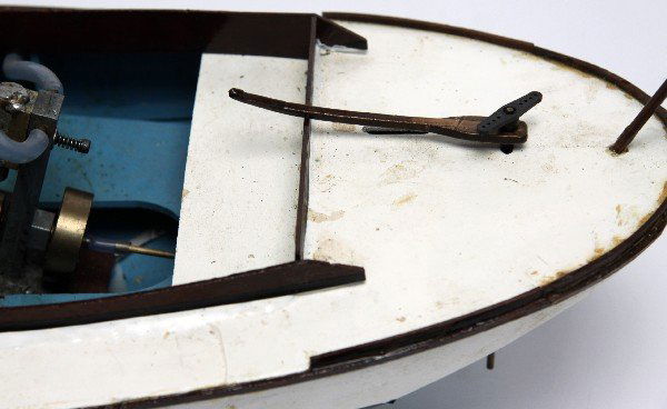 WOOD MODEL REMOTE CONTROL STEAM ENGINE BOAT : Lot 8030