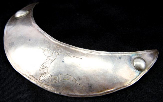 NATIVE AMERICAN TRADE SILVER GORGET MYTHICAL BEAST : Lot 8003