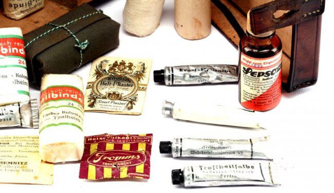 WWII GERMAN LEATHER FIRST AID KIT WITH CONTENTS : Lot 8029
