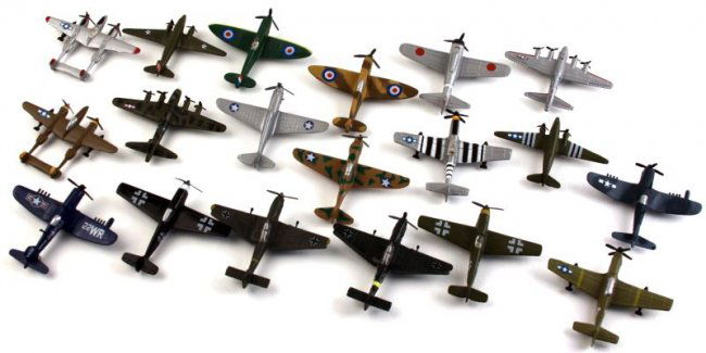 19 SMALL MODEL DIE CAST METAL AIRPLANES : Lot 9475