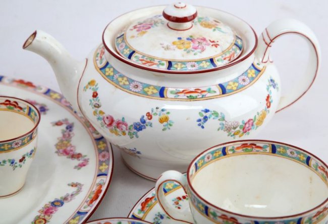 29 PIECE VINTAGE MINTON BONE CHINA FLORAL PATTERN : Lot 4016