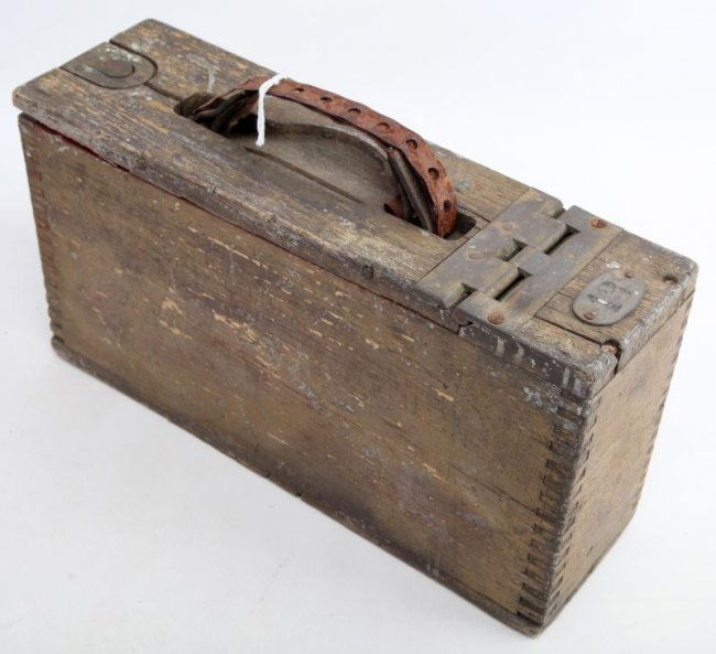 US 1917 BROWNING WOODEN AMMO BOX FOR MACHINE GUN : Lot 7233