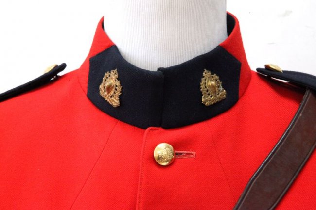 RCMP ROYAL CANADIAN MOUNTED POLICE FULL UNIFORM : Lot 4093