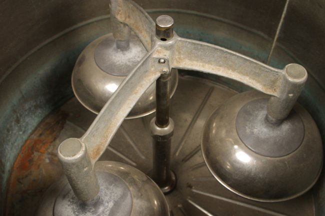 VINTAGE COPPER WASHING MACHINE C. 1915 : Lot 471