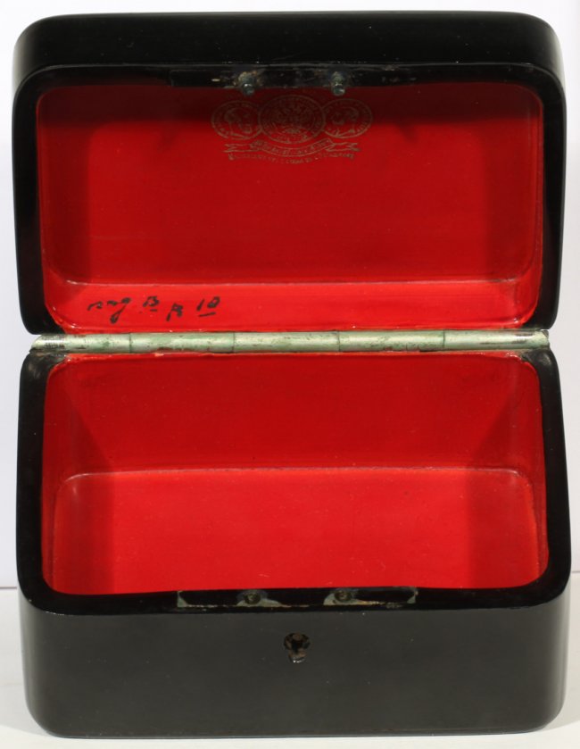 VISHNYAKOV ANTIQUE RUSSIAN LACQUER BOX : Lot 328
