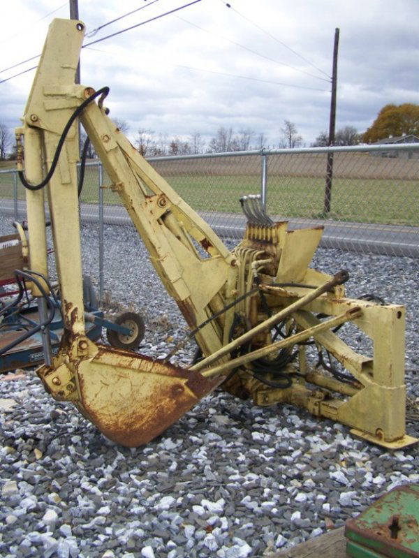 33: Massey Ferguson 3pt Backhoe Attachment for Tractors : Lot 33