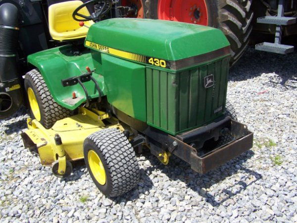 194: John Deere 430 Diesel Lawn and Garden Tractor : Lot 194